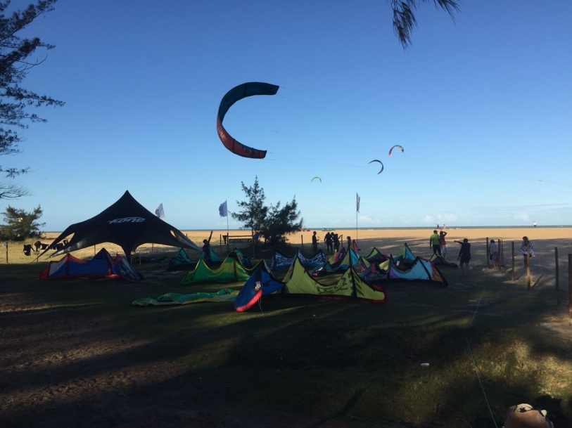 Kitesurf ganha espaço em SJB Folha1 - Na Foz
