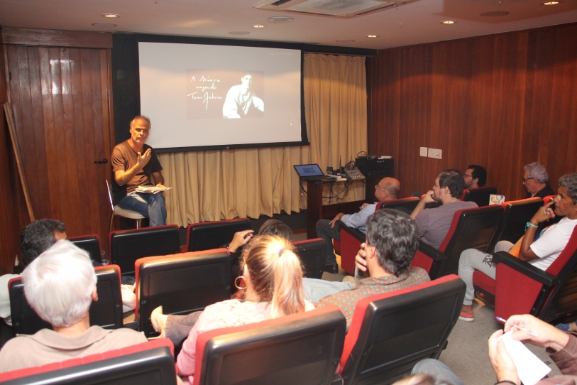 Filme sobre a vida e obra de Tom Jobim emociona a plateia Folha1 ...