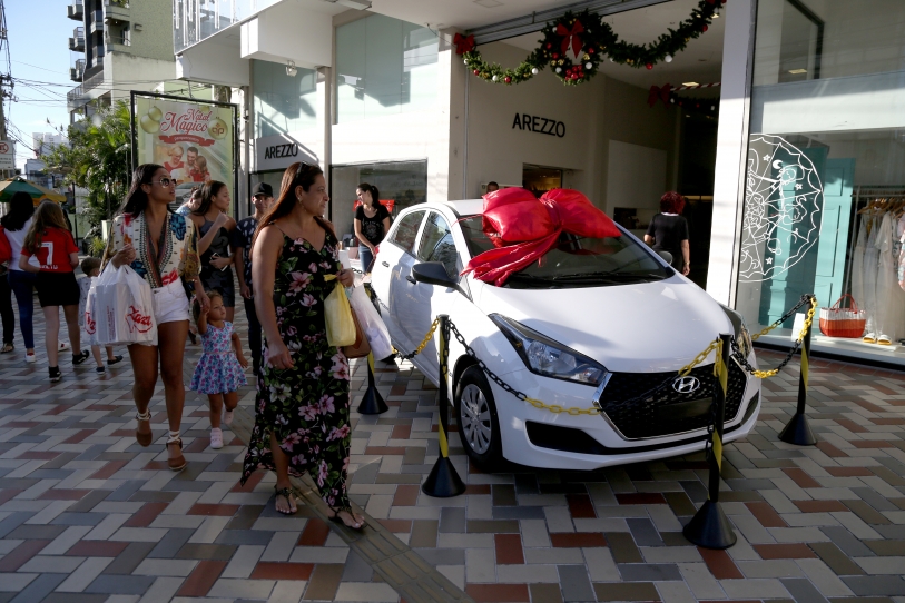 Sorteio de carro atrai clientes Folha1 - Economia