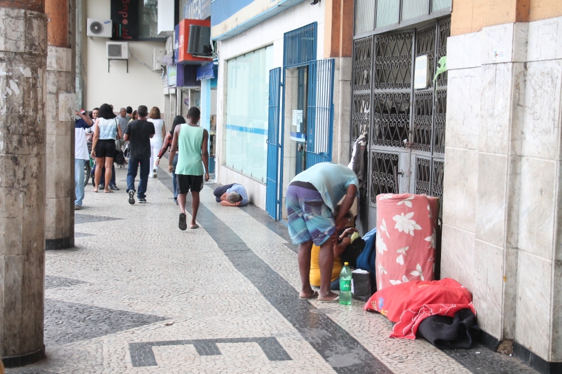 Situação de rua é grave no Centro Folha1 - Geral
