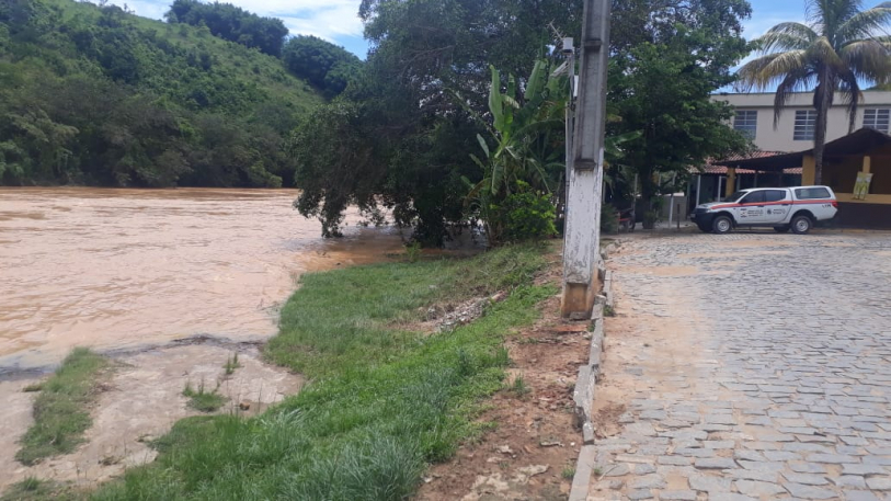 Rio Pomba volta a subir em Santo Antônio de Pádua Folha1 - Geral