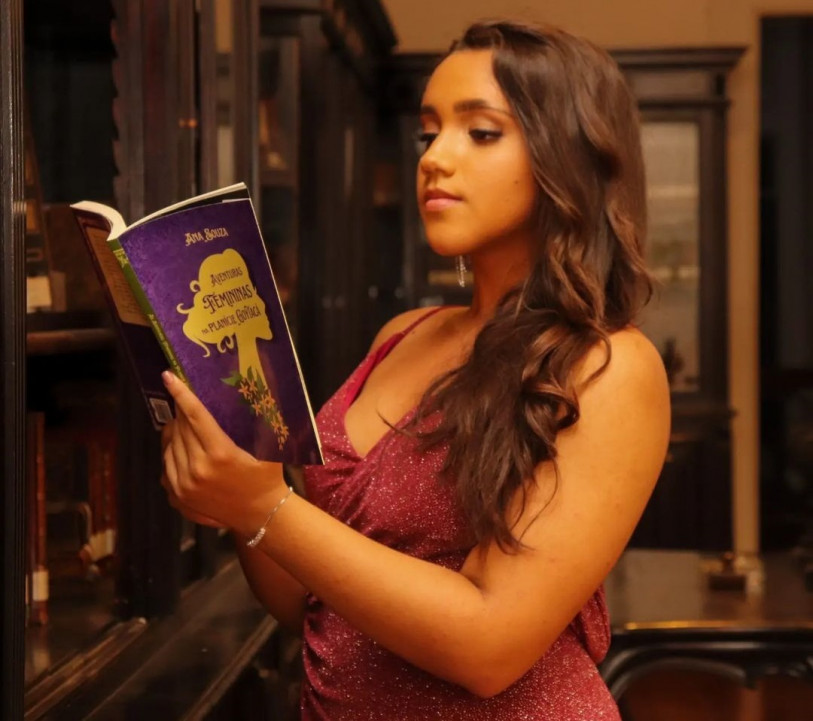 Escritora campista de 17 anos concorre ao Prêmio Ecos da Literatura em ...